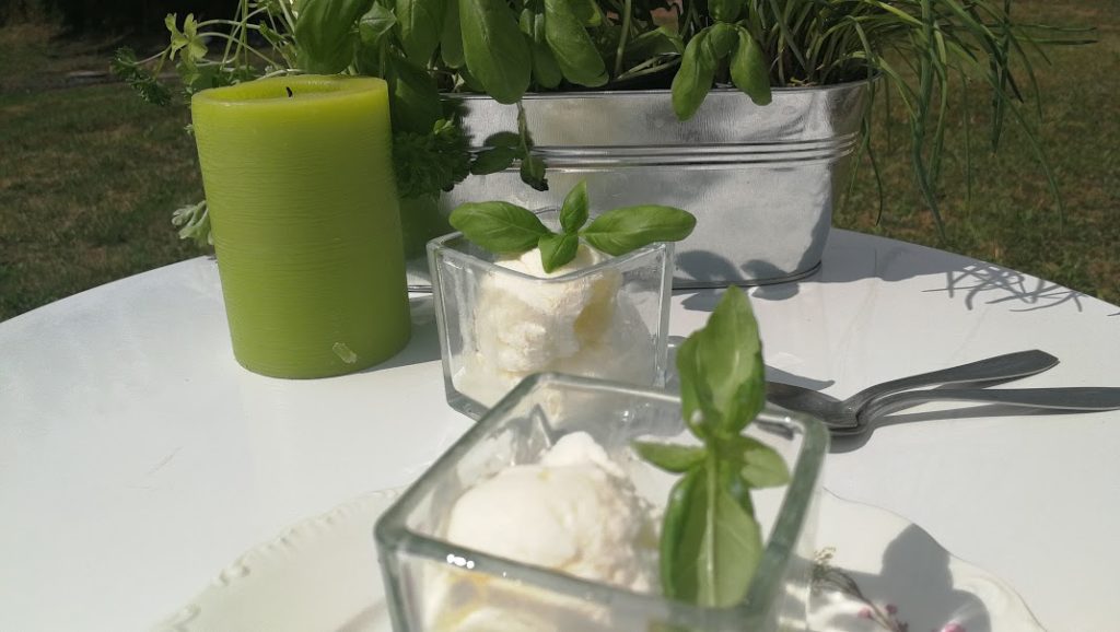 Glace au Basilic (sans sorbetière) - La Pelle du Jardin